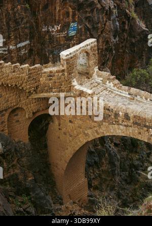 Stone bridge of Shaharah, Yemen Stock Photo - Alamy