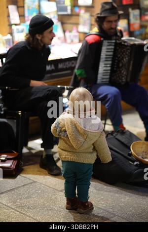 Child watching musicians Stock Photo - Alamy
