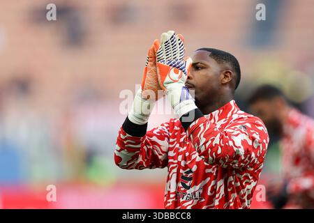 Milano, Italy. 14th Dec, 2025. Davide Bartesaghi of AC Milan celebrates ...