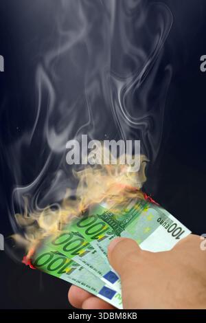 Burning euro banknotes Stock Photo - Alamy