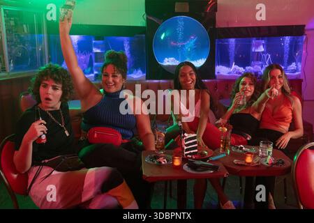 Sitting in Bars with Cake Yara Shahidi & Odessa A'zion Stock Photo - Alamy