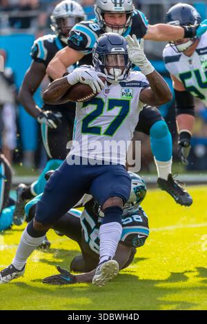 Carolina Panthers running back Mike Davis (28) runs against the Los ...