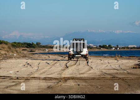 Off-road vehicle driven on the beach Stock Photo - Alamy