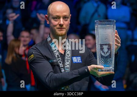 Edinburgh, Scotland. 21 December 2025. Chris Wakelin is crowned ...