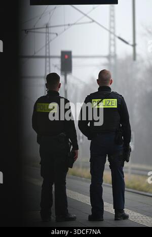 PRODUCTION - 17 December 2025, Baden-Württemberg, Kehl: Two federal ...