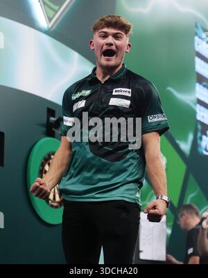 England's Charlie Manby celebrates defeating England's Ricky Evans on ...