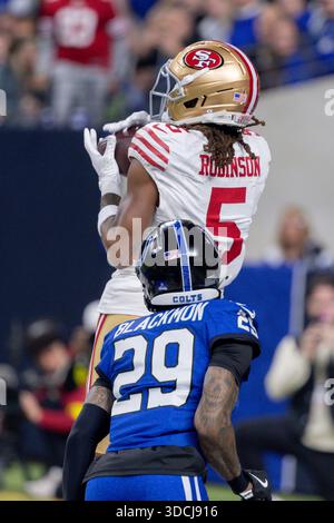 San Francisco 49ers' Demarcus Robinson in action an NFL football game ...