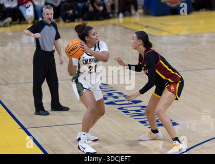 California guard Gisella Maul (21) dribbles the ball against USC during ...