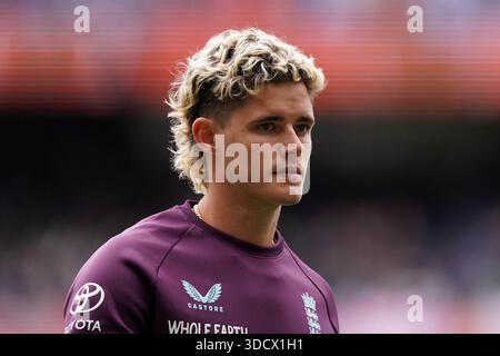 England's Jacob Bethell warms up on day two of the fourth NRMA ...