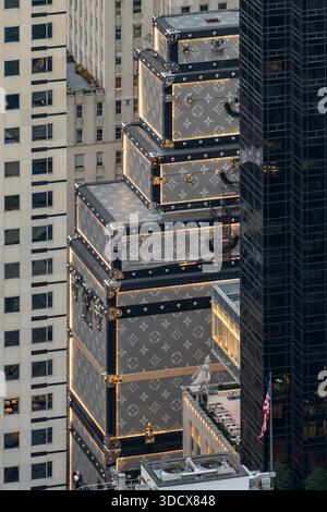 Louis Vuitton Fifth Avenue flagship store is covered in scaffolding ...