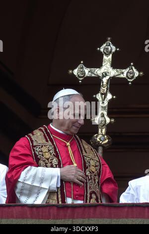 Pope Leo XIV delivers his blessing as he visits Pavia's Cathedral ...