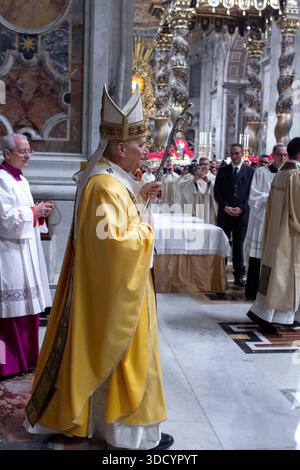 Pope Leo XIV leaves on the popemobile the Prince's Palace in Monaco ...