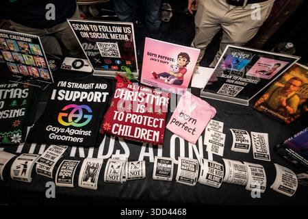 An exhibitor at AmericaFest 2025 in Phoenix, AZ. Dec. 19, 2025 Stock ...