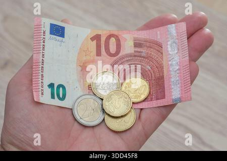 From 1 January 2026, a statutory minimum wage of €13.90 per hour will ...