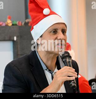 Entertainer Jesus Nebot hosts the Annual Christmas Show And Gift Giving ...