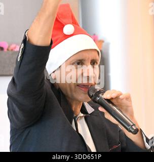 Entertainer Jesus Nebot hosts the Annual Christmas Show And Gift Giving ...