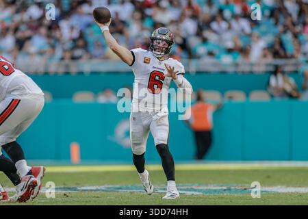 Miami Dolphins safety Ashtyn Davis (21) enters the stadium prior to an ...