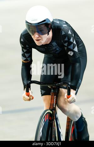 APELDOORN - Kimberly Kalee in action in the 250-meter standing start ...