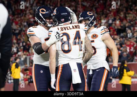 Chicago Bears tight end Colston Loveland warms up before an NFL ...