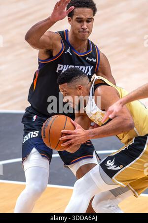 Phoenix Suns forward Oso Ighodaro (11) goes up for a dunk against Utah ...