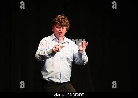 Edi Jäger, Dirigent, Loriot Meisterwerke, Oval, Salzburg, 2025, Manfred ...
