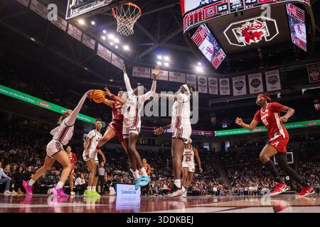 South Carolina guard Agot Makeer (44) shoots a 3-pointer against ...