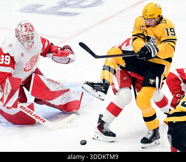Pittsburgh Penguins' Connor Dewar (19) returns to the bench after ...