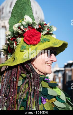 London, UK. 12th January, 2026. Hundreds from the Iranian community ...