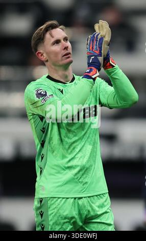Dean Henderson of Crystal Palace applauds the fans after the final ...