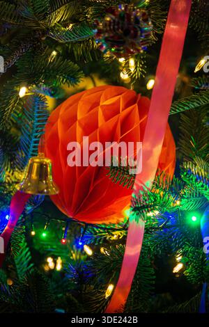 Victorian style christmas decorations, paper chains, christmas crackers ...