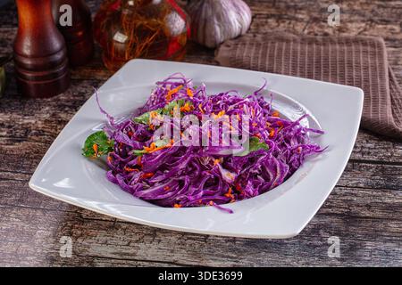 Salad with fresh pirple shredded cabbage and carrot Stock Photo - Alamy