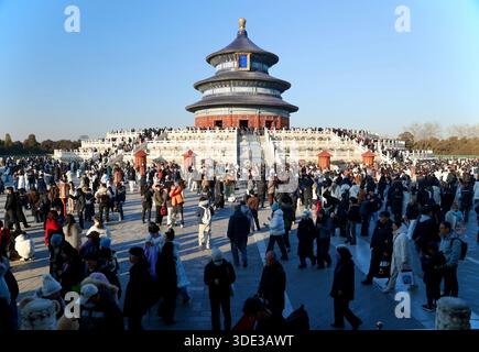 BEIJING, CHINA - JANUARY 10, 2026 - Readers purchase books at the 2026 ...