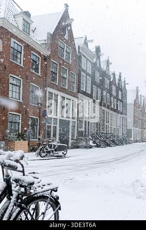 Amsterdam The Netherlands 5th January 2025 Winter scenes around the ...