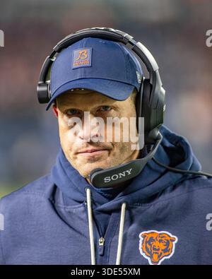 Chicago Bears head coach Ben Johnson, right, talks with offensive ...