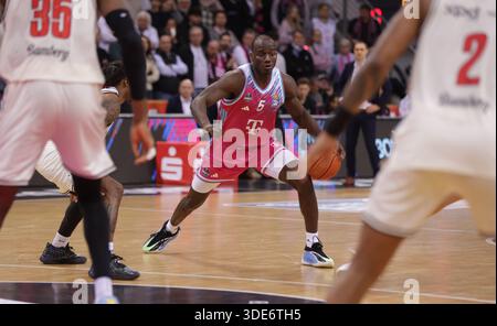 Tylan Birts (Telekom Baskets Bonn 5) scores despite foul - easyCredit ...