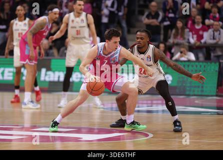 Grayson Murphy (Bonn) am Ball, Telekom Baskets Bonn vs Rostock ...