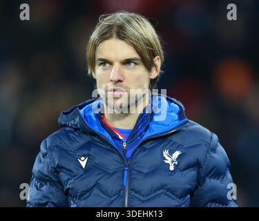 Borna Sosa (Crystal Palace, 24) li. und Daniel Munoz (Crystal Palace, 2 ...