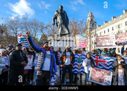 London, UK. 12th January, 2026. Hundreds from the Iranian community ...
