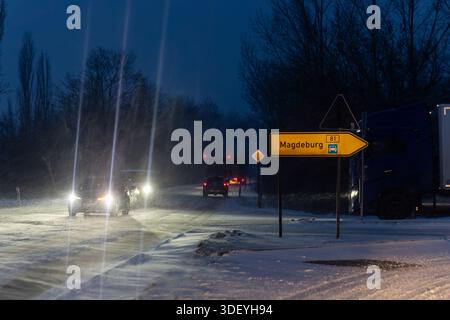 Magdeburg, Germany. 9th Jan 2026. Cars drive through blizzard ...