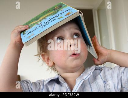 Kind DEU, Deutschland, 20260101, - Kind mit Buch, DEU, Germany ...