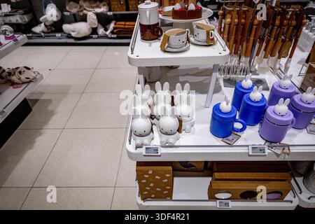 ROTTERDAM - THE HEMA in Rotterdam ROBIN UTRECHT /ANP netherlands out ...