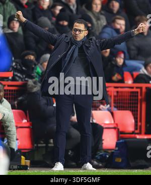 Chelsea manager Liam Rosenior celebrates after Alejandro Garnacho ...