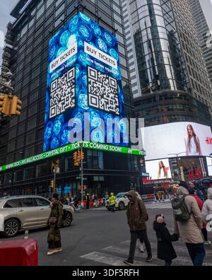 One Times Square is the home to the New Year's Eve Ball, New York City ...