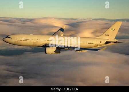 Air-to-air view of a Netherlands Air Force Airbus A330-243 MRTT ...