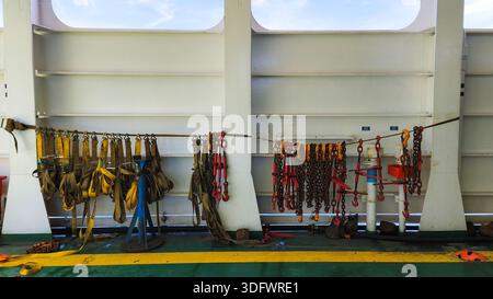 Heavy duty maritime lashing chains and ratchets for cargo securing on a ...