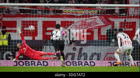 1:0 Goal, penalty kick from the left by goalkeeper Manuel Neuer (Bayern ...