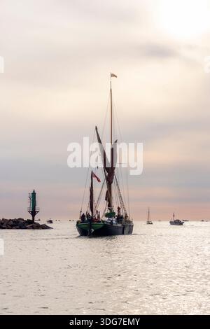 The Thames sailing barge Pudge, a Dunkirk little ship, in full sail ...