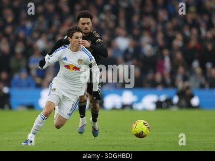 Brenden Aaronson Of Leeds United Under pressure from Declan Rice Of ...