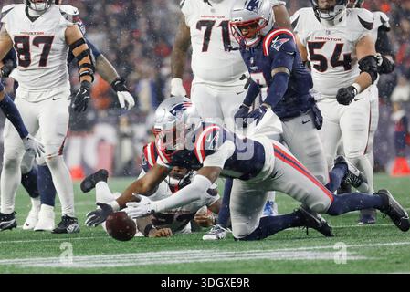 Houston Texans running back C.J. Prosise (24) runs down in kick ...
