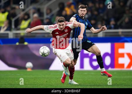 Viktor Gyokeres of Arsenal FC competes for the ball with Fabian Ruiz of ...